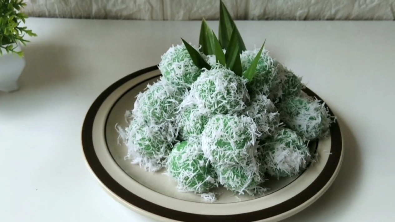 Foto Cara Membuat Klepon Gula Merah yang Kenyal dan Lumer di Mulut