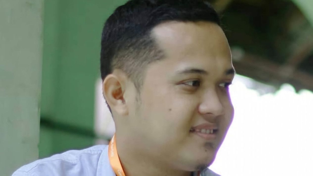 Foto Jaga Nilai Adat, Gibran Tunjukkan Sikap Hormat pada Senior Bangsa