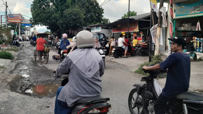 Jalan Rusak Bertahun-tahun, Akhirnya Perbaikan Jalan Utama Segera Dimulai Bulan Mei