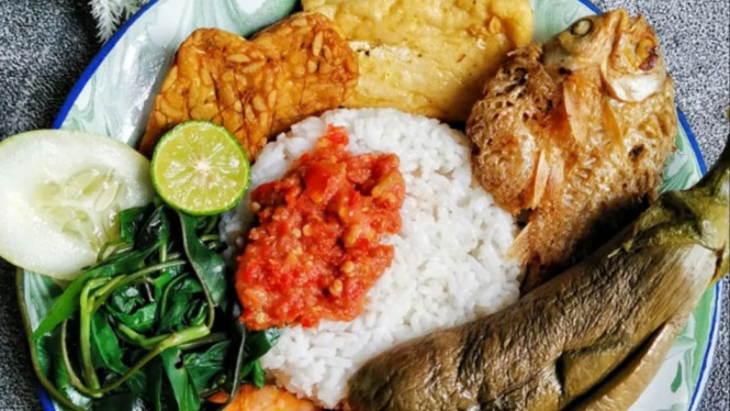 Nasi Tempong Rumahan, Sensasi Pedas Khas Banyuwangi di Meja Makan Anda!
