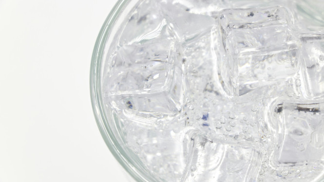 Benarkah Minum Es Bisa Menyebabkan Batuk dan Pilek? Ini Faktanya!