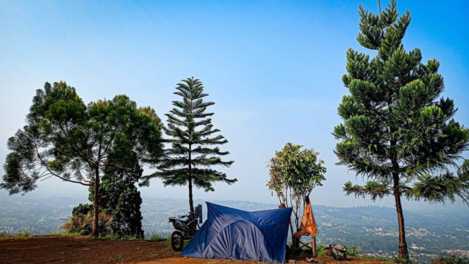 Sejuk Banget di 5 Tempat Camping Keren di Bogor