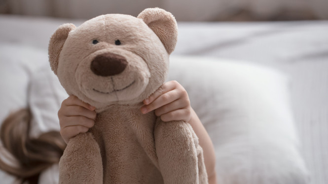 Cara Mencuci Boneka yang Aman untuk Anak-Anak