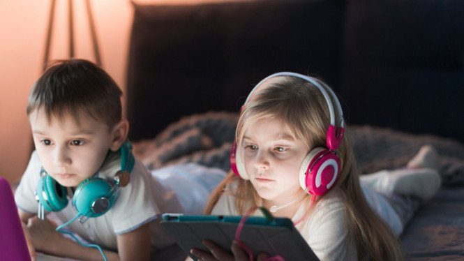 Apa yang Dimaksud Screen Time pada Anak? Pahami Penjelasan dan Dampaknya