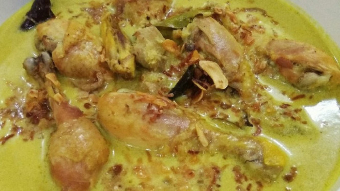 Resep Opor Ayam Mudah dan Lezat, Sajian Tradisional yang Menggugah Selera