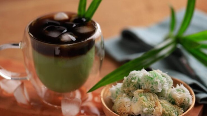Es Klepon Kopi Viral! Perpaduan Tradisi dan Rasa Kekinian yang Bikin ...