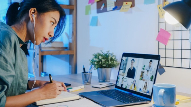 Cara Efektif Agar Tidak Ketiduran Saat Lembur, Tetap Fokus Kerja!