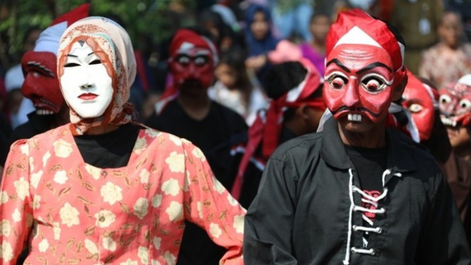Keduk Beji, Upacara Adat Membersihkan Sumber Air di Desa Tawun ...