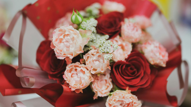 Tutorial DIY Buket Jajanan dan Bunga, Modal Minim Hasil Maksimal!