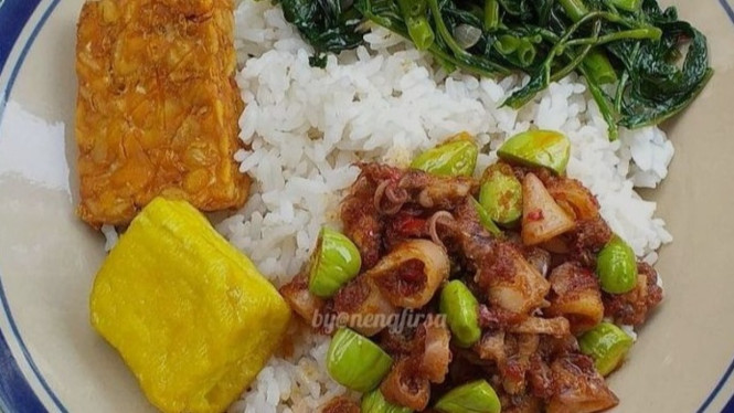 Menu Sarapan Pagi Sebelum Berangkat Kerja, Resep Sambal Cumi Pete