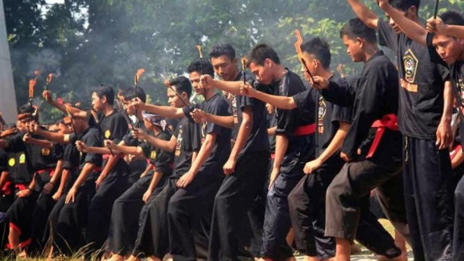 Debus Kesenian Tradisional Banten yang Penuh Keberanian dan Spiritualitas