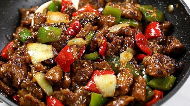 Resep Beef Pepper Steak - Chinese Style, Dagingnya Empuk, Sausnya Medok!