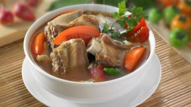 Sop Iga Kuah Bening Segar, Perpaduan Rempah dan Kaldu Sapi