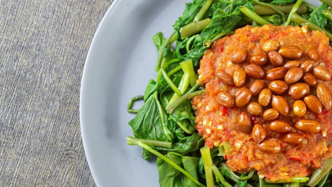 Resep Plecing Kangkung Pedas Segar Khas Lombok yang Bikin Ketagihan