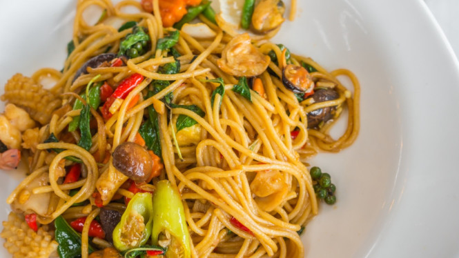 Resep Menu Mie Kuning Basah, Enak dan Pas untuk Hidangan Keluarga