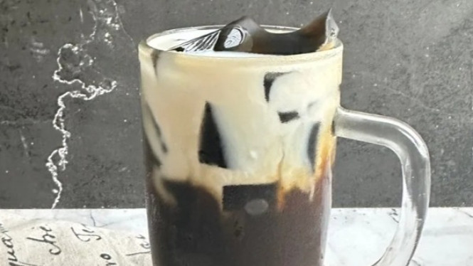 3 Bahan Membuat Es Cincau Susu Gula Merah Segar