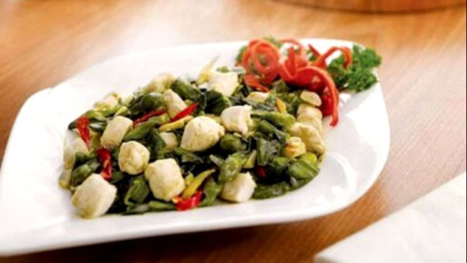 Tumis Ayam Genjer, Inspirasi Masakan Harian yang Gampang Dibuat