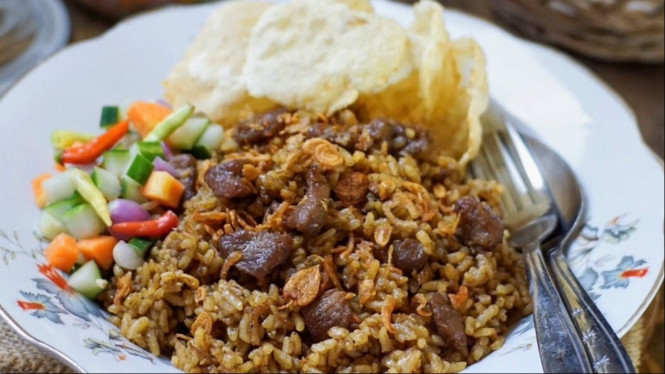 Nasi Goreng Gila, Ikon Kuliner Malam yang Tak Pernah Sepi