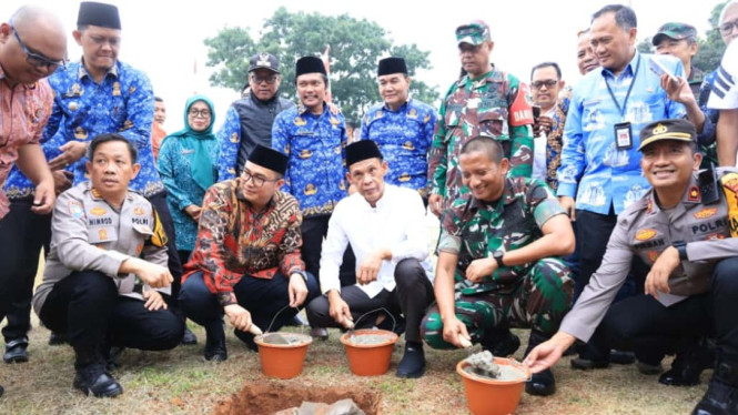 Jaro Ade Hadiri Ground Breaking Kopdes Merah Putih di Desa Waru