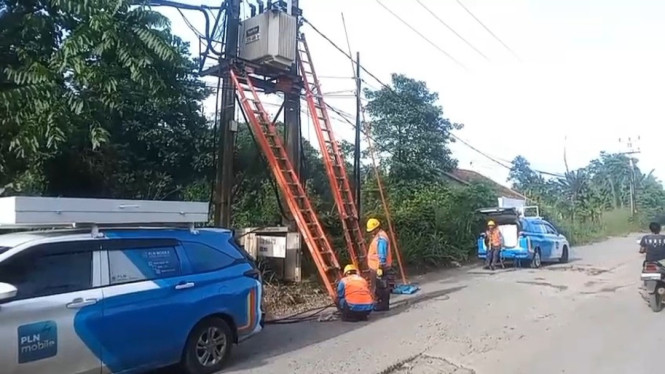 Kabel PLN Dicuri, Listrik Satu Kampung di Rumpin Bogor Padam