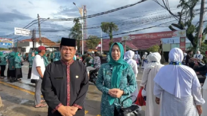 Camat dan Ketua TP PKK Parungpanjang Turun Langsung Bagikan 1.200 Paket ...