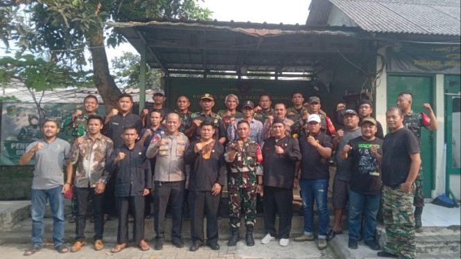 Danramil Parungpanjang Kaget Dapat Kejutan Ultah ke-46, Momen Haru ...