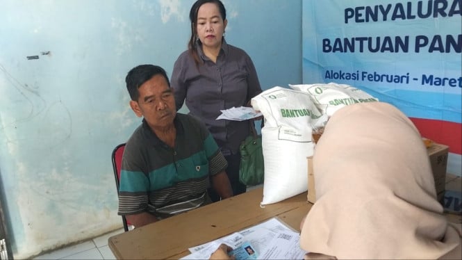Ratusan Warga Tanjungsari Antusias Terima Bantuan Pangan, 907 KPM Dapat ...