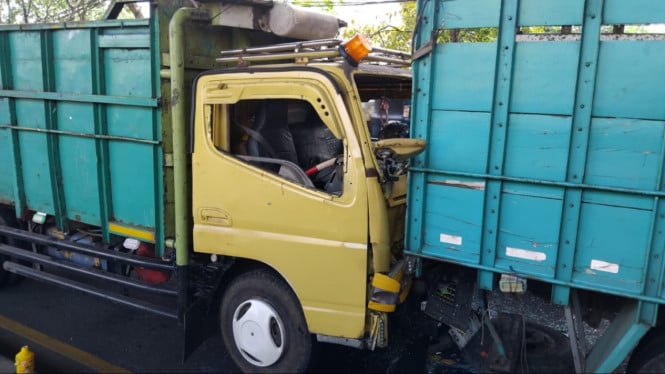 Tabrakan Beruntun 6 Kendaraan di Jalan Sholeh Iskandar Bogor, Lalu ...