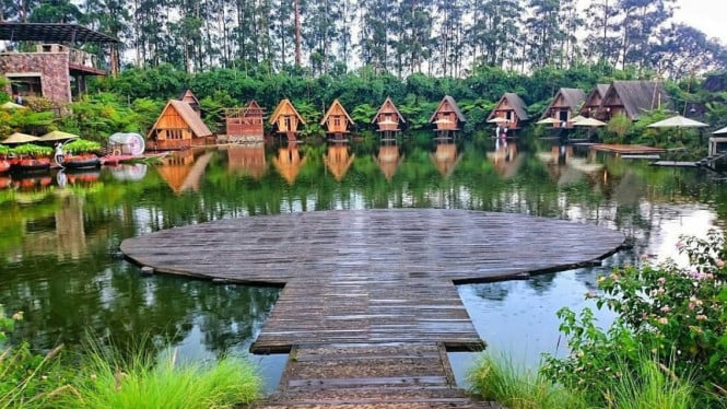 Wisata Hits Pesona Alam Dusun Bambu Lembang, Rekreasi Keluarga yang ...