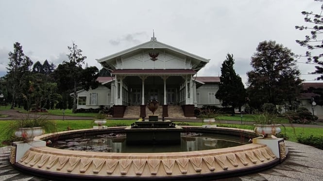 Mengungkap Fakta Menarik tentang Istana Cipanas dan Sumber Air Panasnya