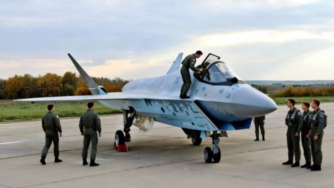 Foto Pertama Jet Tempur Siluman SU-75 Checkmate Rusia Akhirnya Muncul ke Publik!
