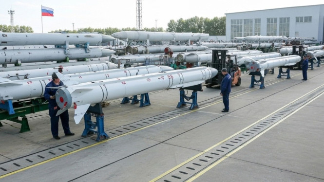 Bom Luncur Berpandu Grom E2 Rusia Memasuki Produksi Massal untuk Perang ...