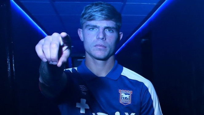 Bek Muda Manchester United Akan Satu Klub Bersama Elkan Baggott