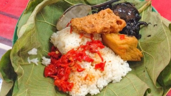 Nasi Jamblang Ibu Nur: Kuliner Legendaris Penuh Cita Rasa Dari Cirebon