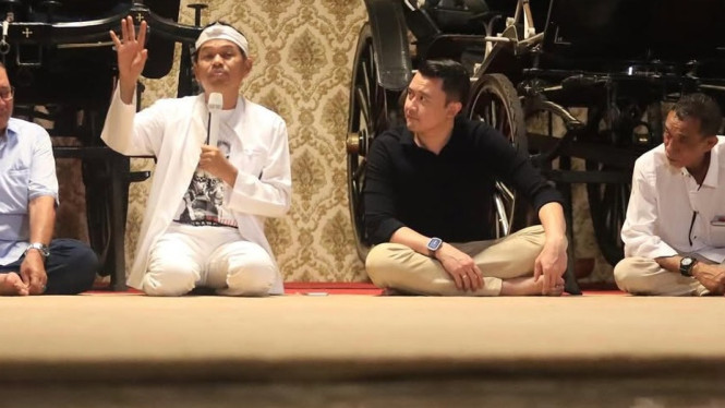 Dedi Mulyadi Inspeksi 'Gunung' Sampah Citarum, Sayangkan Kebiasaan Warga Buang Sampah ke Sungai