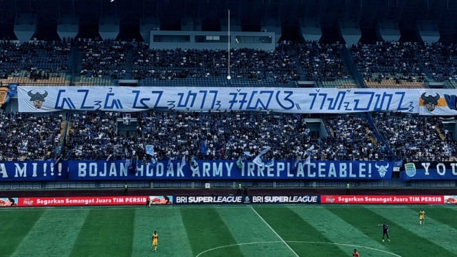 Persib Bandung Dikejutkan Banner Aksara Sunda, Arti Pesannya Bikin ...