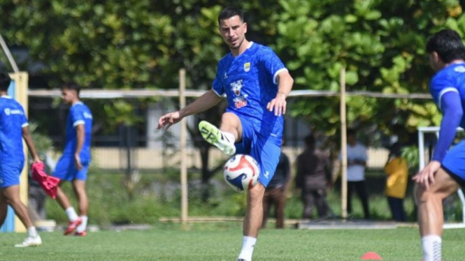 Thom Haye dan Eliano Reijnders Berpeluang Bela Persib Bandung Lawan Persebaya, Mungkinkah?