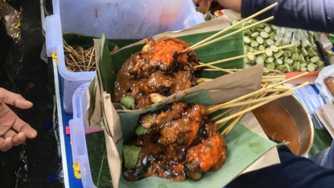 Sate Jando Gasibu di Bandung, Kuliner Viral yang Bikin Antre Sejak Pagi