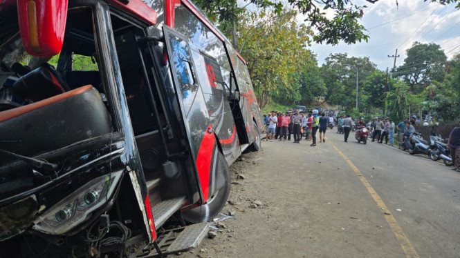 Bus Rombongan RSBS Jember Kecelakaan di Bromo Bawa 52 Penumpang, 8 Tewas