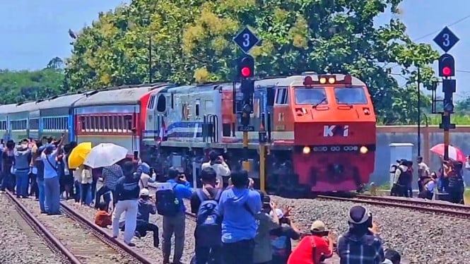 Nostalgia Kereta Api Legendaris di Parade Livery KAI