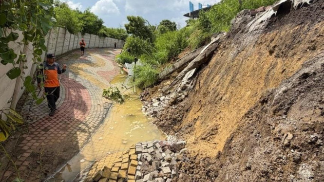 Kumpulan Berita Terbaru jogging track stadion joko samudro - VIVA Jatim
