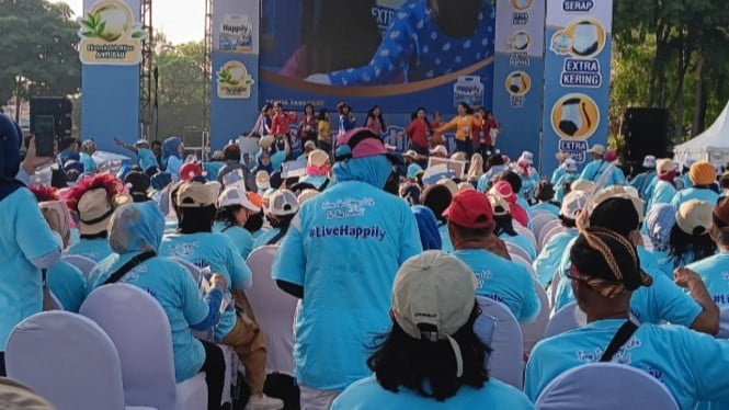 Dorong Lansia Gaya Hidup Aktif, Ribuan Lansia Surabaya Ramaikan Happily ...