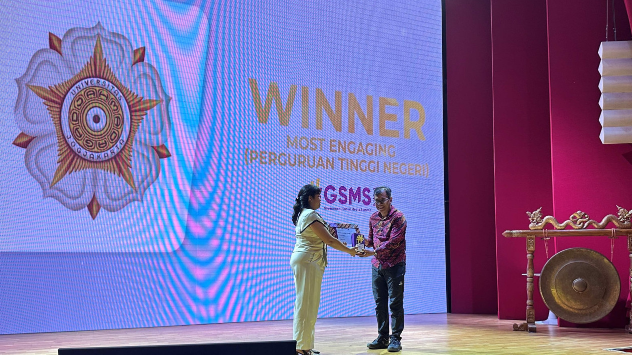 Foto UGM Raih Dua Penghargaan Government Social Media Award 2025