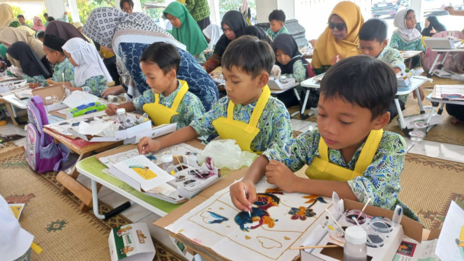 Hari Batik: Ratusan Murid RA Kulonprogo Membatik Bersama