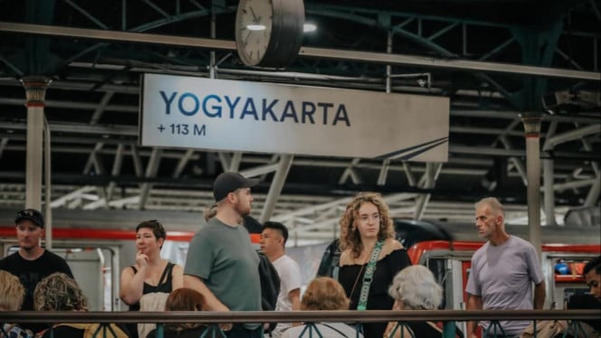 Libur Akhir Tahun, Turis Asing Nikmati Perjalanan Jogja–Solo Naik ...