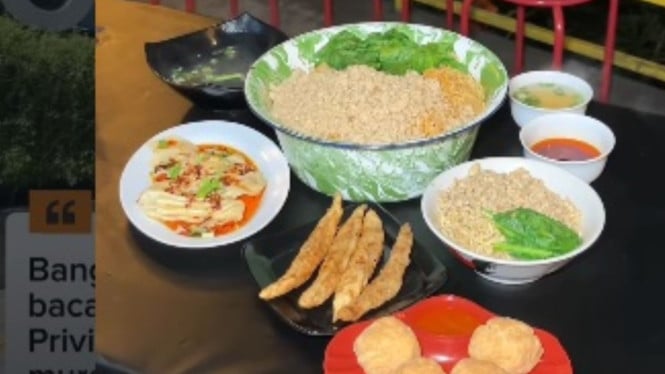 Mie Goceng Gejayan Tawarkan Mie Ayam Rp5 Ribu dengan View Sungai