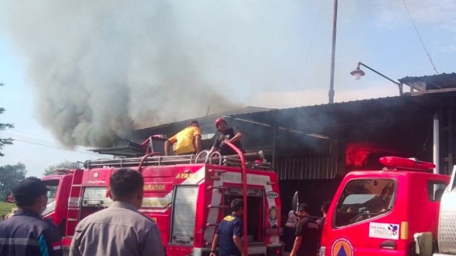 Gudang Kayu di Karanganyar Terbakar, Mesin Open Diduga Jadi Pemicu Api