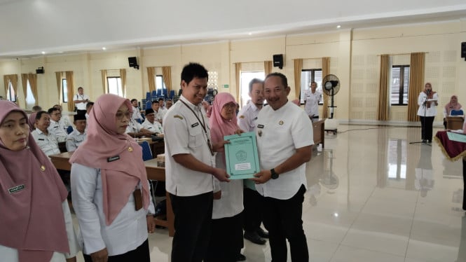 39 Kepala Sekolah Baru Dilantik di Karanganyar, Rober Tekankan Ngayemi ...