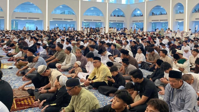 Ribuan Jemaah Padati Sholat Idul Adha di Masjid Raya Al-Bakrie
