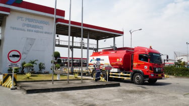 Damkarmat Medan Terjunkan Armada Damkar untuk Pendistribusian Air ...